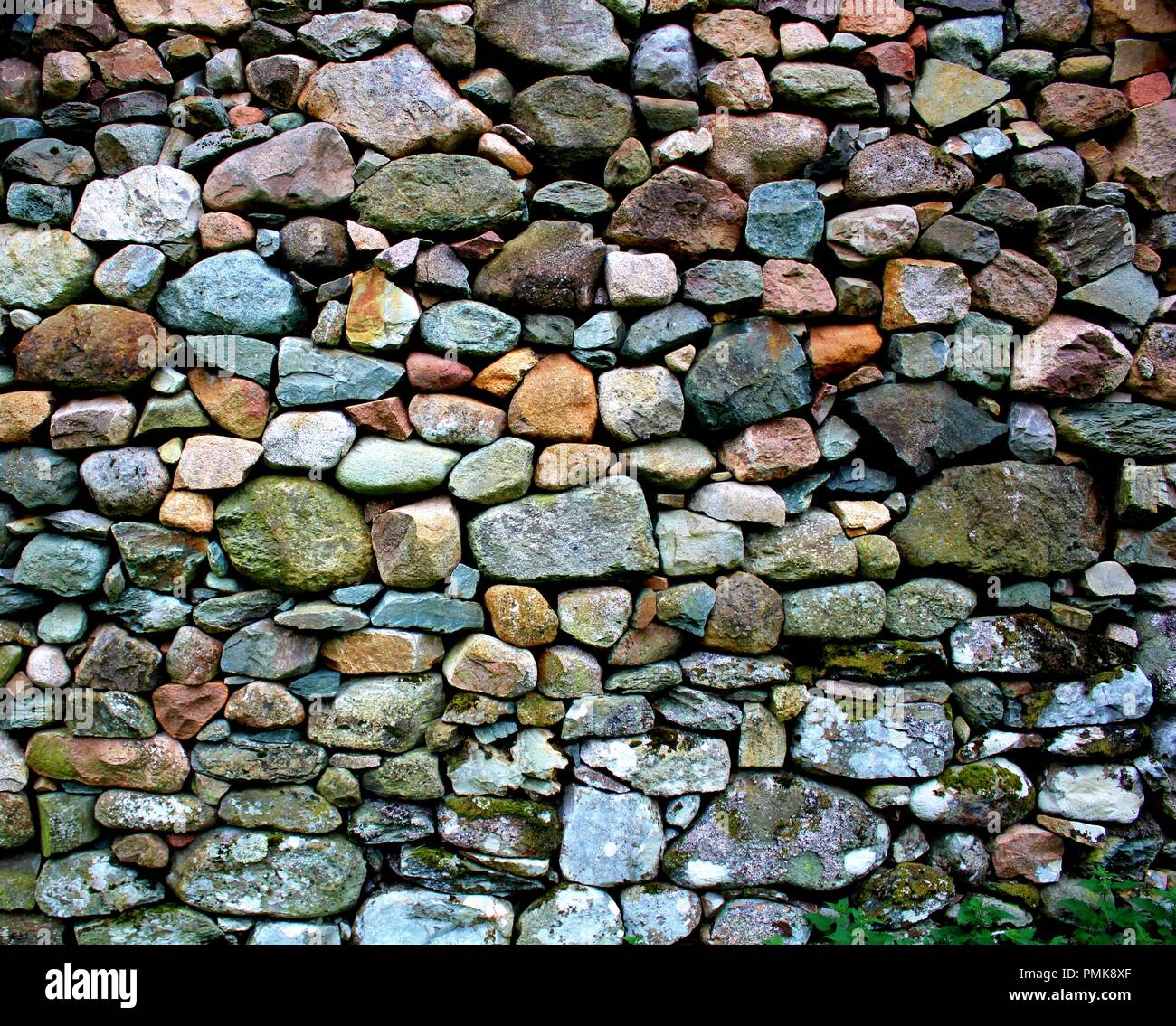 Rocky wall building hi-res stock photography and images - Alamy