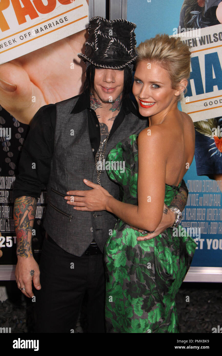 Nicky Whelan 022311 Hall Pass Premiere Cinerama Dome Hollywood Photo By Megumi Torii