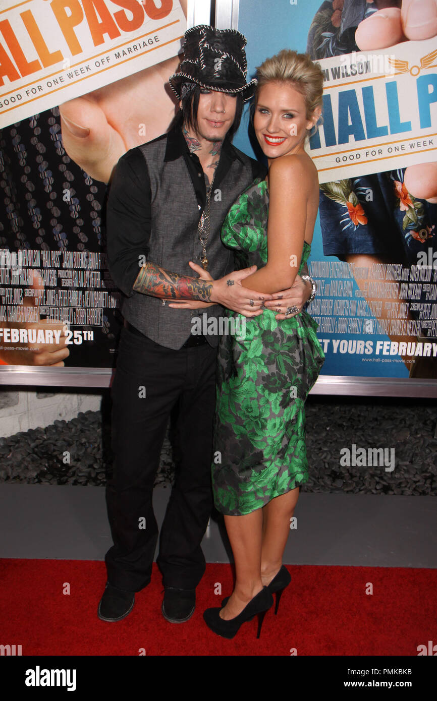 Nicky Whelan 02/23/11 "Hall Pass" Premiere @ Cinerama Dome, Hollywood ...