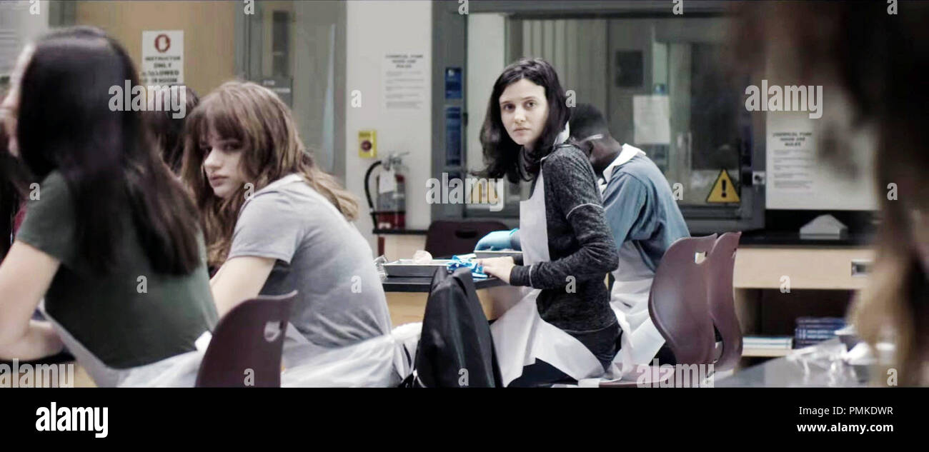 SLENDER MAN, l-r: Joey King, Julia Goldani Telles, 2018. © Screen Gems ...