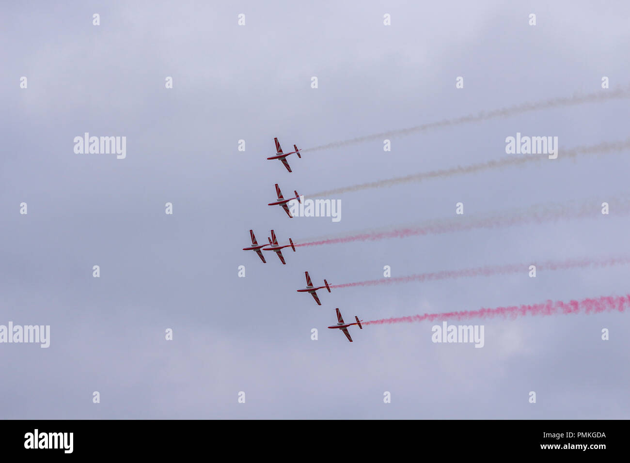 Aerobatic team performs flight, Planes flying in formation, Air show ...