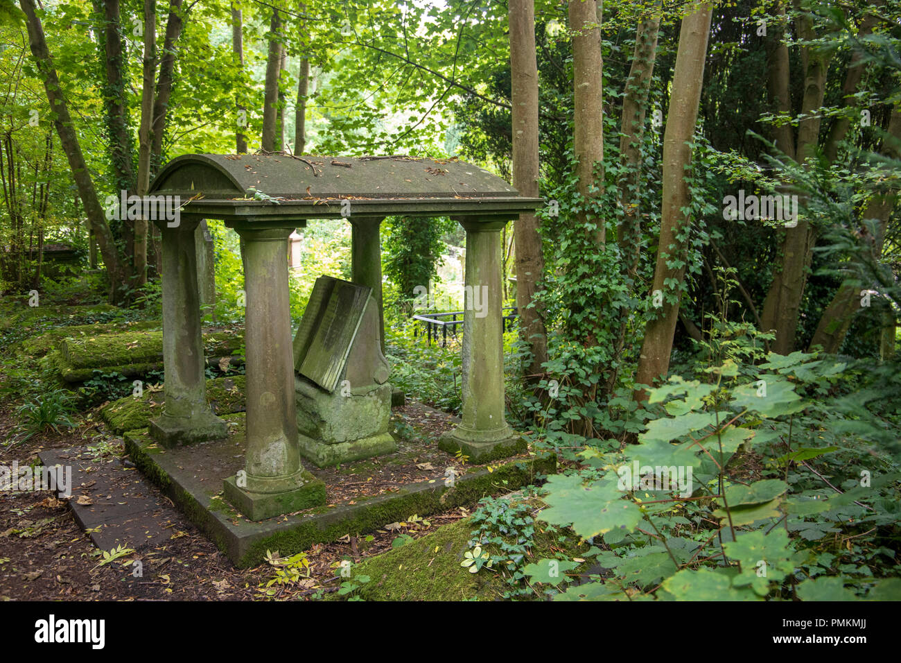 Graves and Headstones at Arnos Vale Cemetery, Bristol UK Stock Photo ...