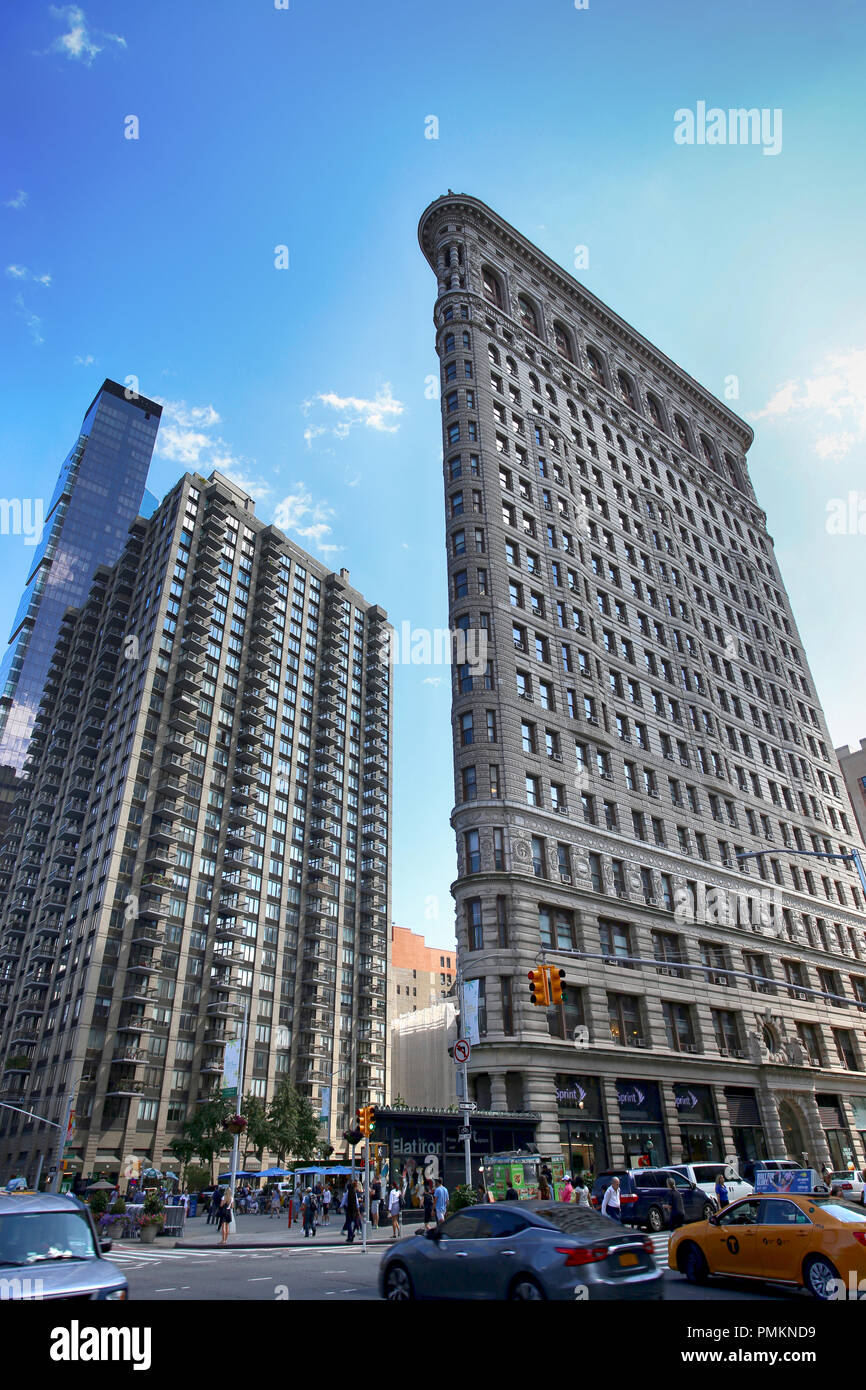 New York, USA – August 23, 2018: Busy sidewalk at the intersection 5th ...