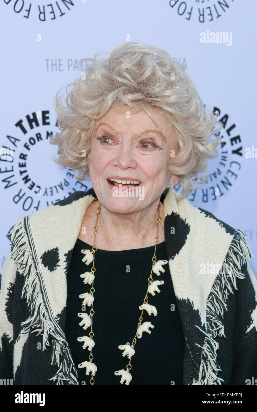 Phyllis Diller at Debbie Reynolds' Hollywood Memorabilia Exhibit ...