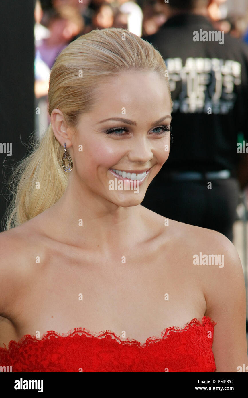 Laura vandervoort green lantern premiere hi-res stock photography and ...