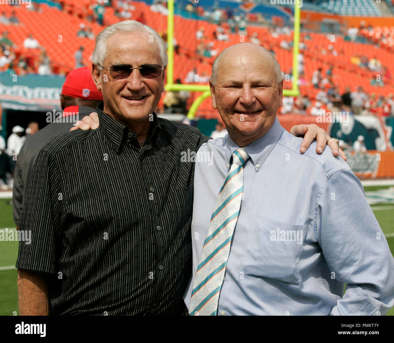 Miami Dolphins legendary ex-coach Don Shula talks with the Dolphins ...