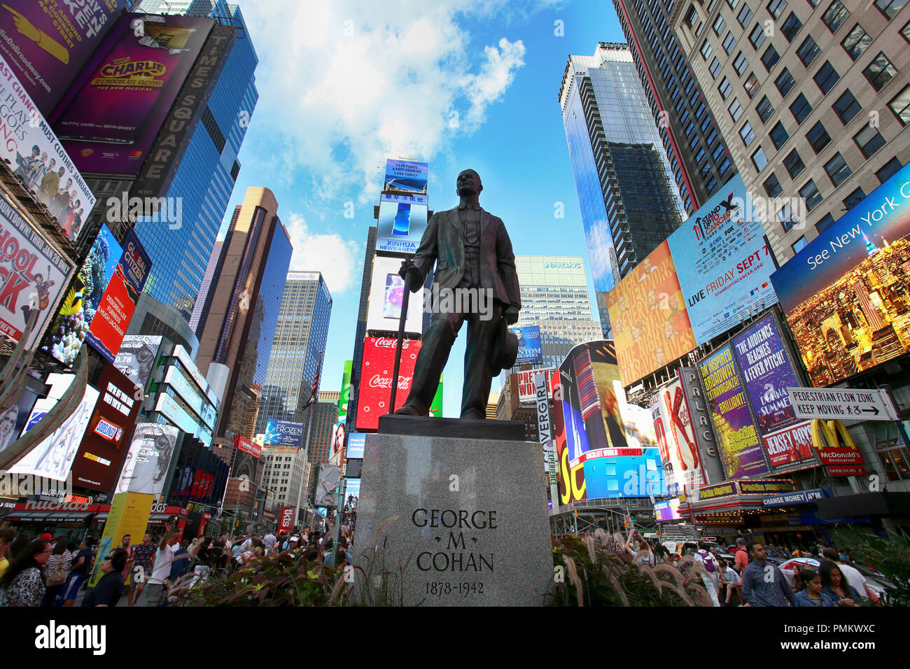 Street performer in times square hi-res stock photography and images ...