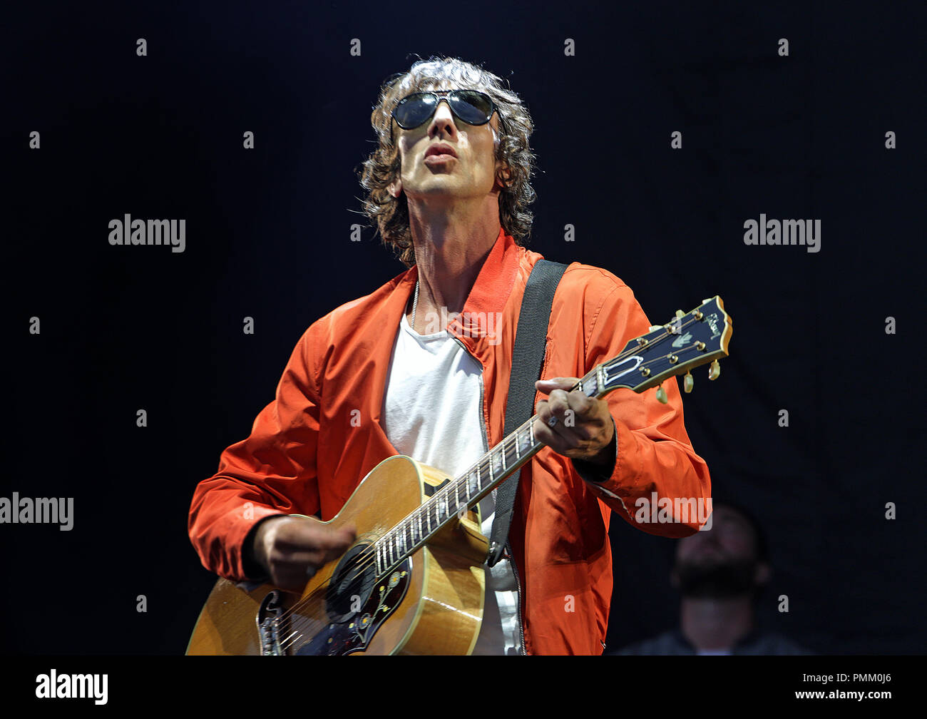 Richard ashcroft performing with the verve hi-res stock photography and ...