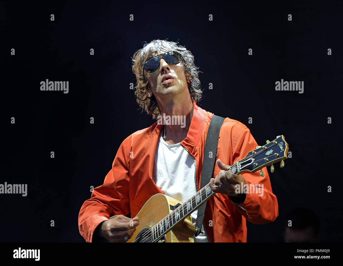 Richard ashcroft performing with the verve hi-res stock photography and ...