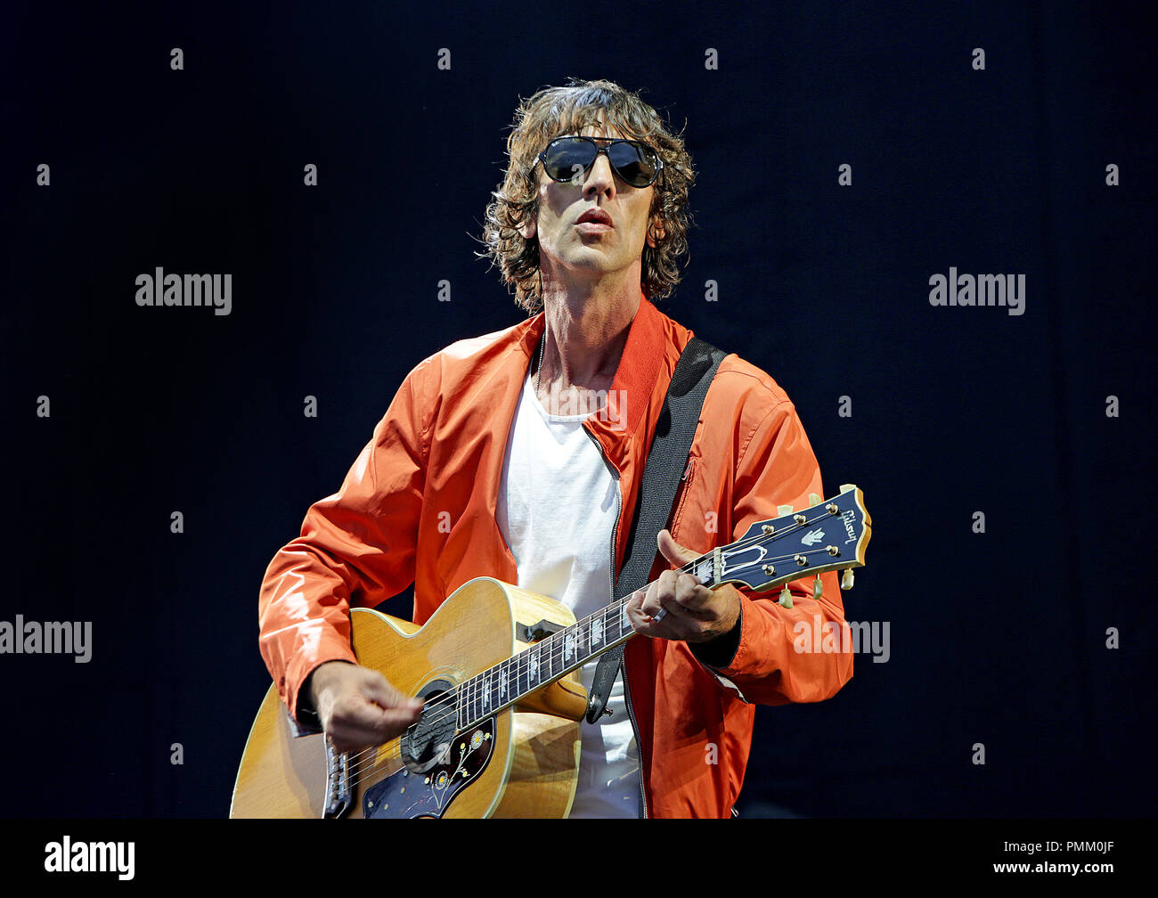 Richard ashcroft performing with the verve hi-res stock photography and ...