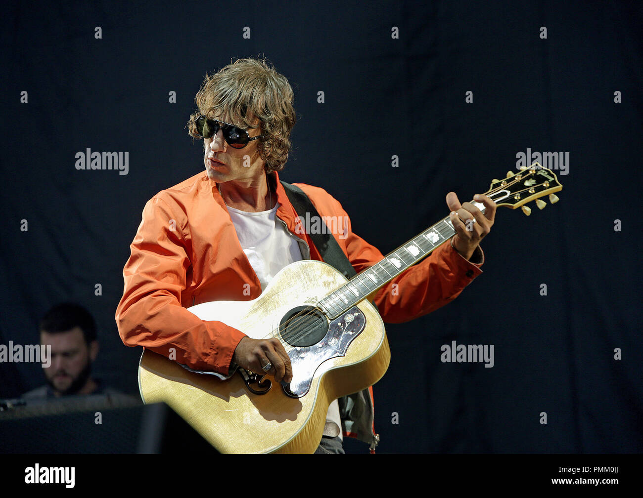 Richard ashcroft performing with the verve hi-res stock photography and ...