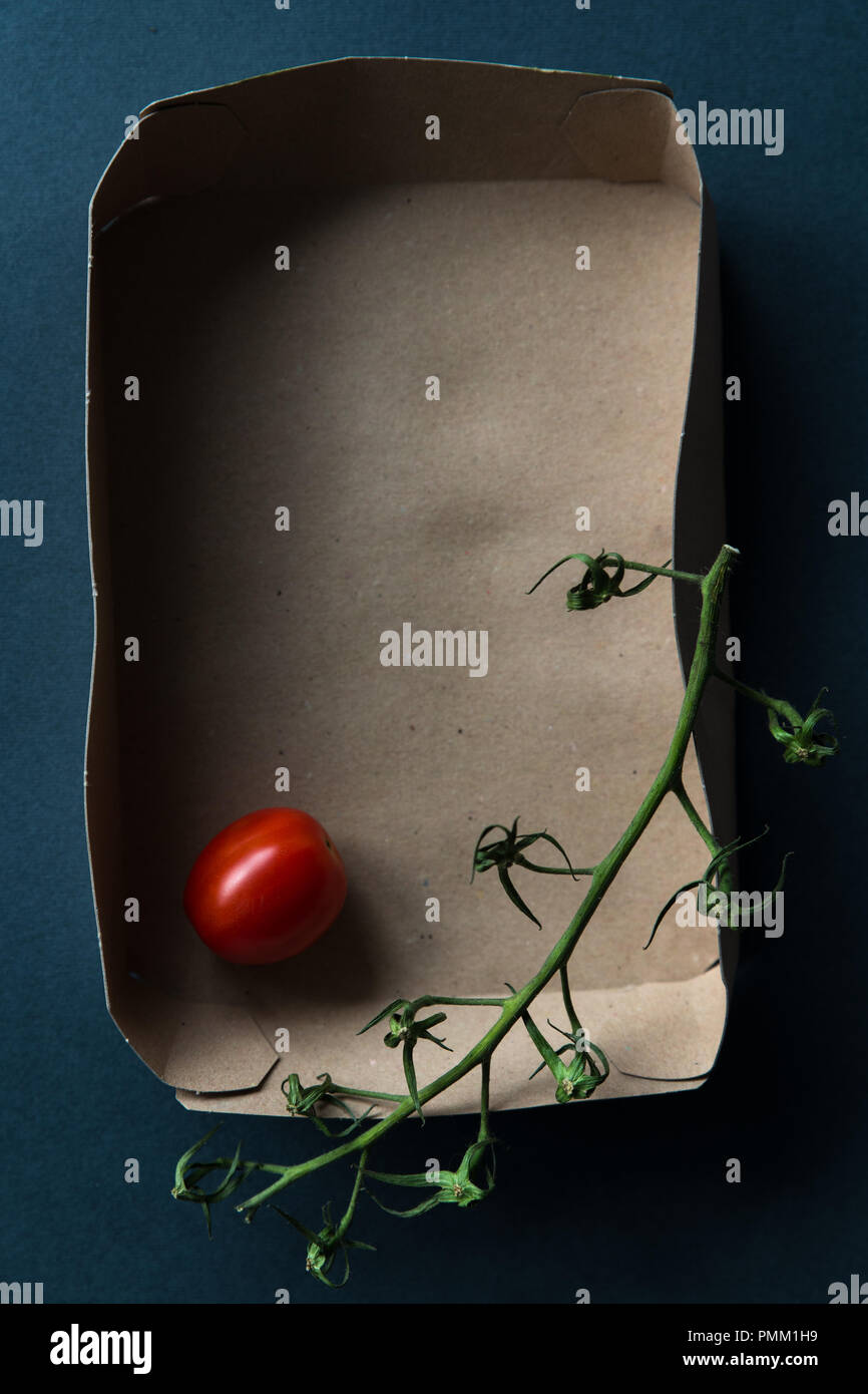 Tomato in a box hi-res stock photography and images - Alamy