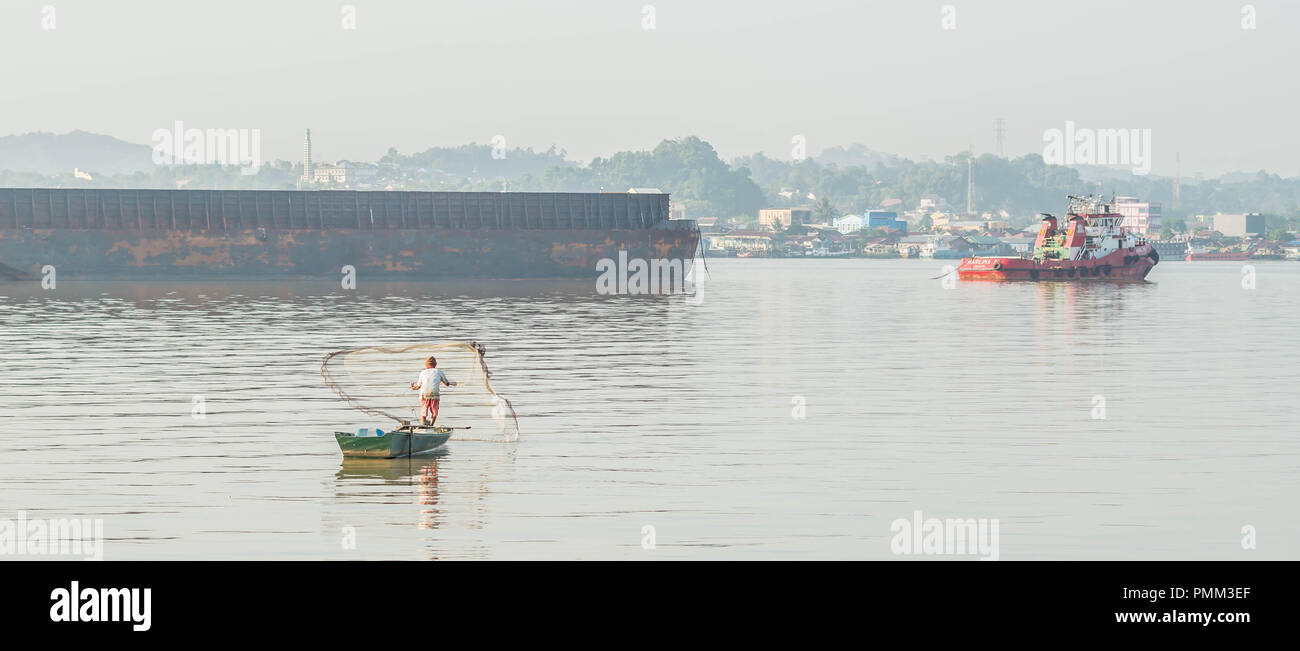 Samarinda / Indonesia - 8/19/2018 : traditional fisherman in Mahakam ...