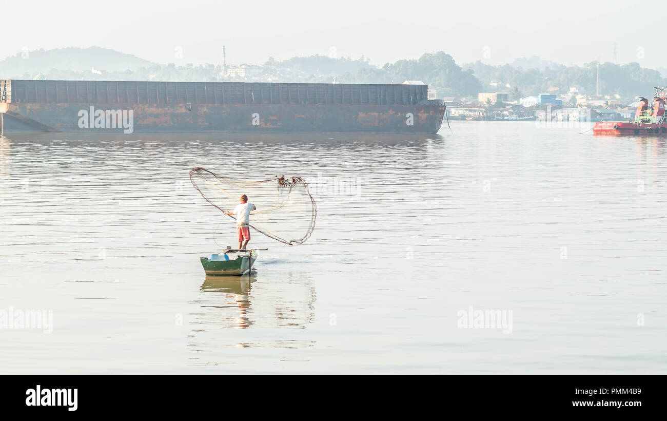 Samarinda / Indonesia - 8/19/2018 : traditional fisherman in Mahakam ...