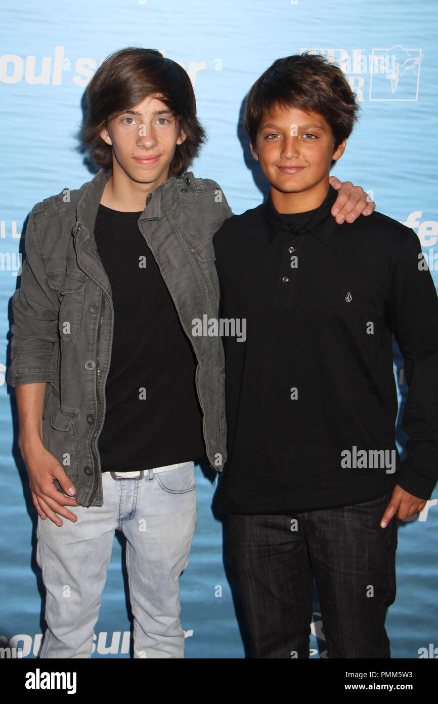 Jimmy Bennett 03/30/2011 "Soul Surfer" Premiere @ Cinerama Dome ...