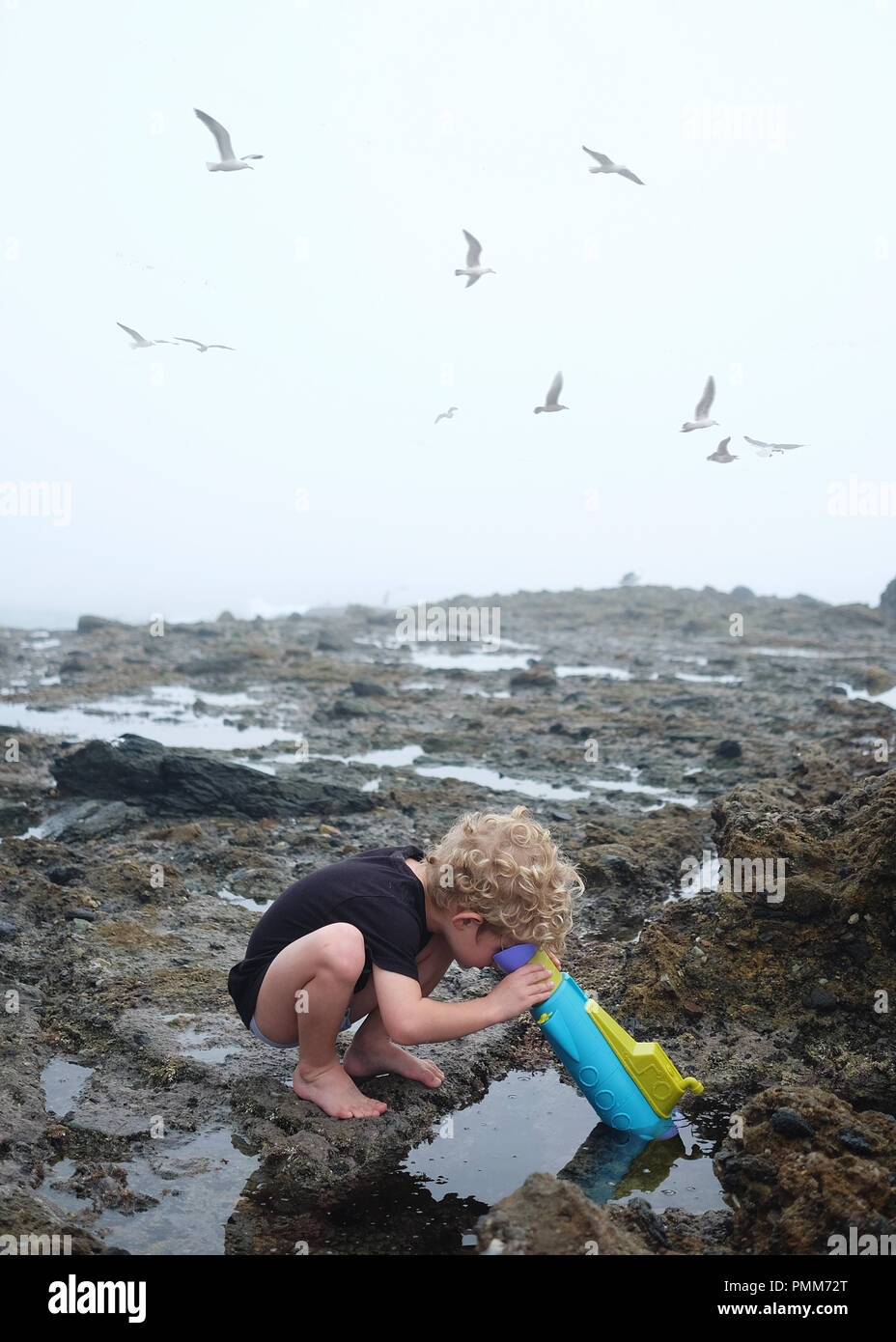 Children looking through telescope hi-res stock photography and images ...