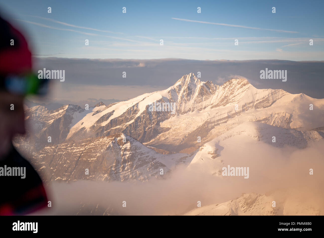 Person in profile hi-res stock photography and images - Alamy