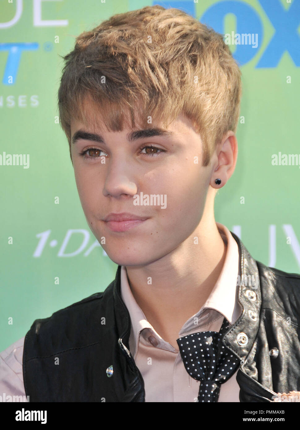 Justin Bieber at the 2011 Teen Choice Awards - Arrivals held at the ...