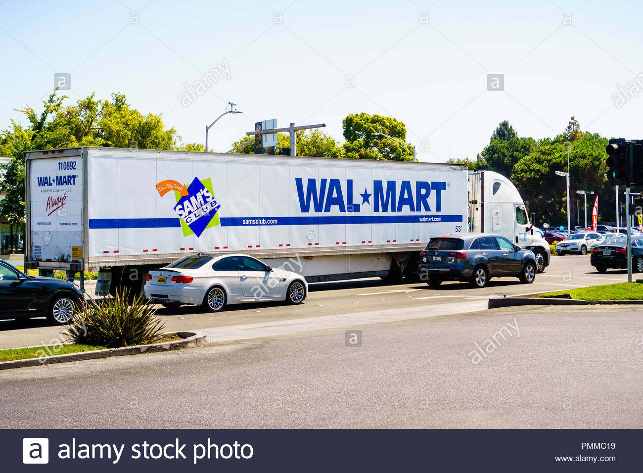 Wal Mart Truck Stock Photos & Wal Mart Truck Stock Images - Alamy