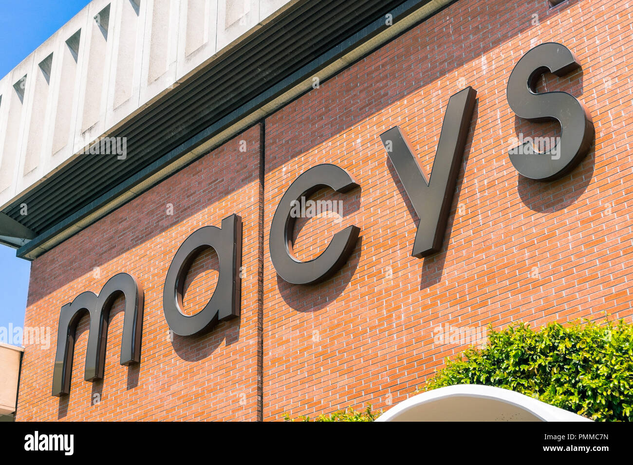 Macys logo hi-res stock photography and images - Alamy