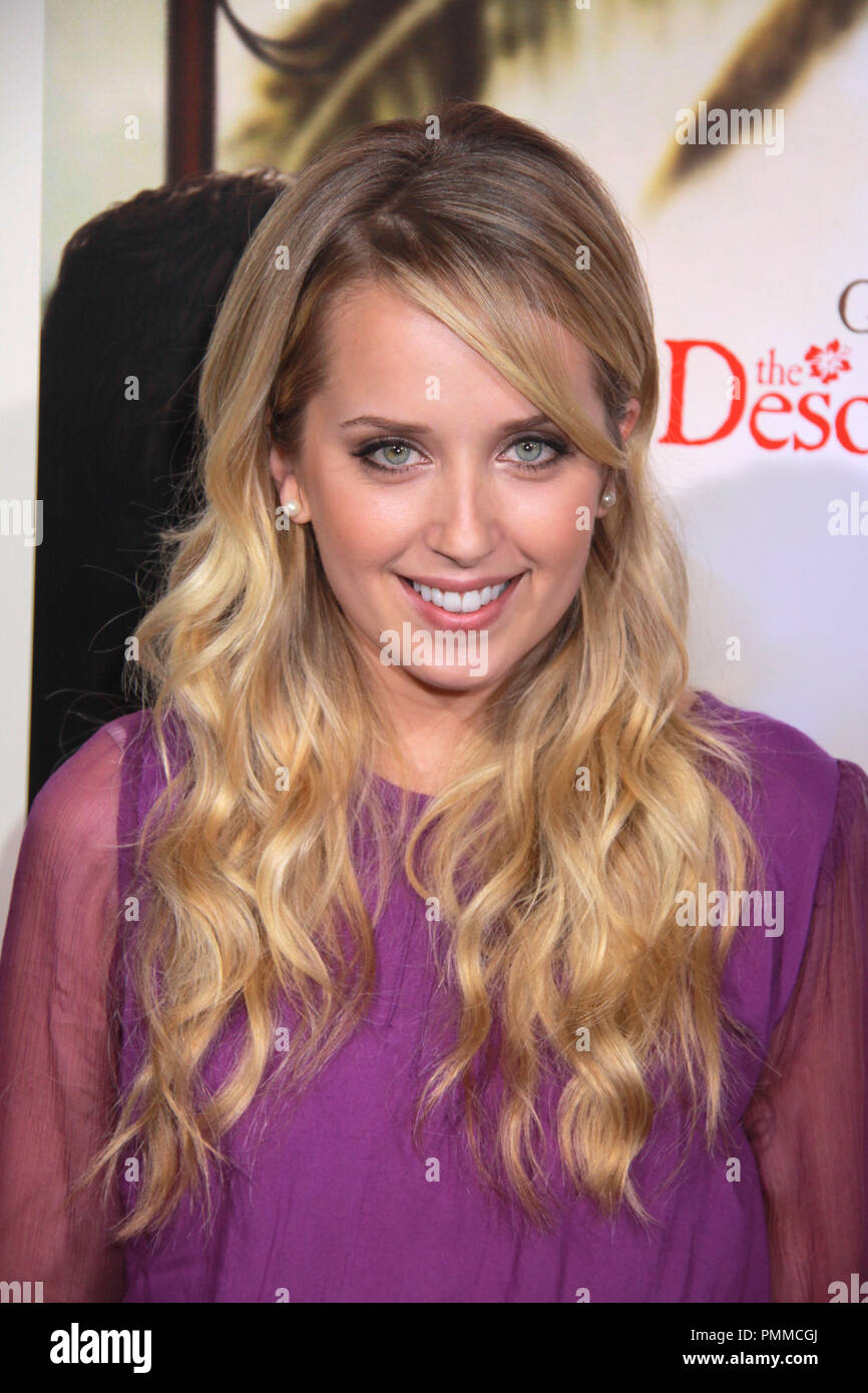 Megan Park 11/15/2011 "The Descendants" Premiere held at Academy of ...
