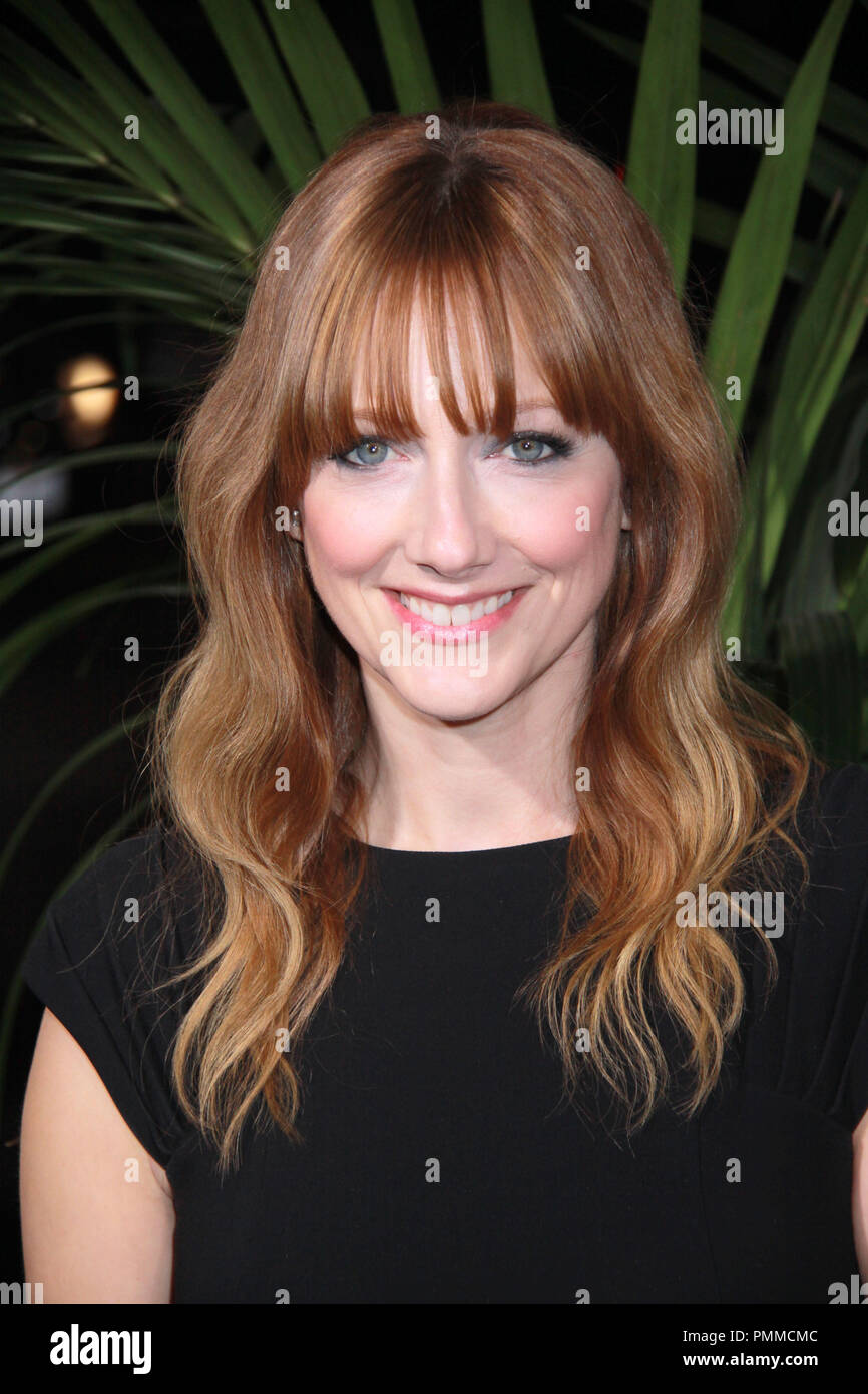 Judy greer descendants premiere hi-res stock photography and images - Alamy