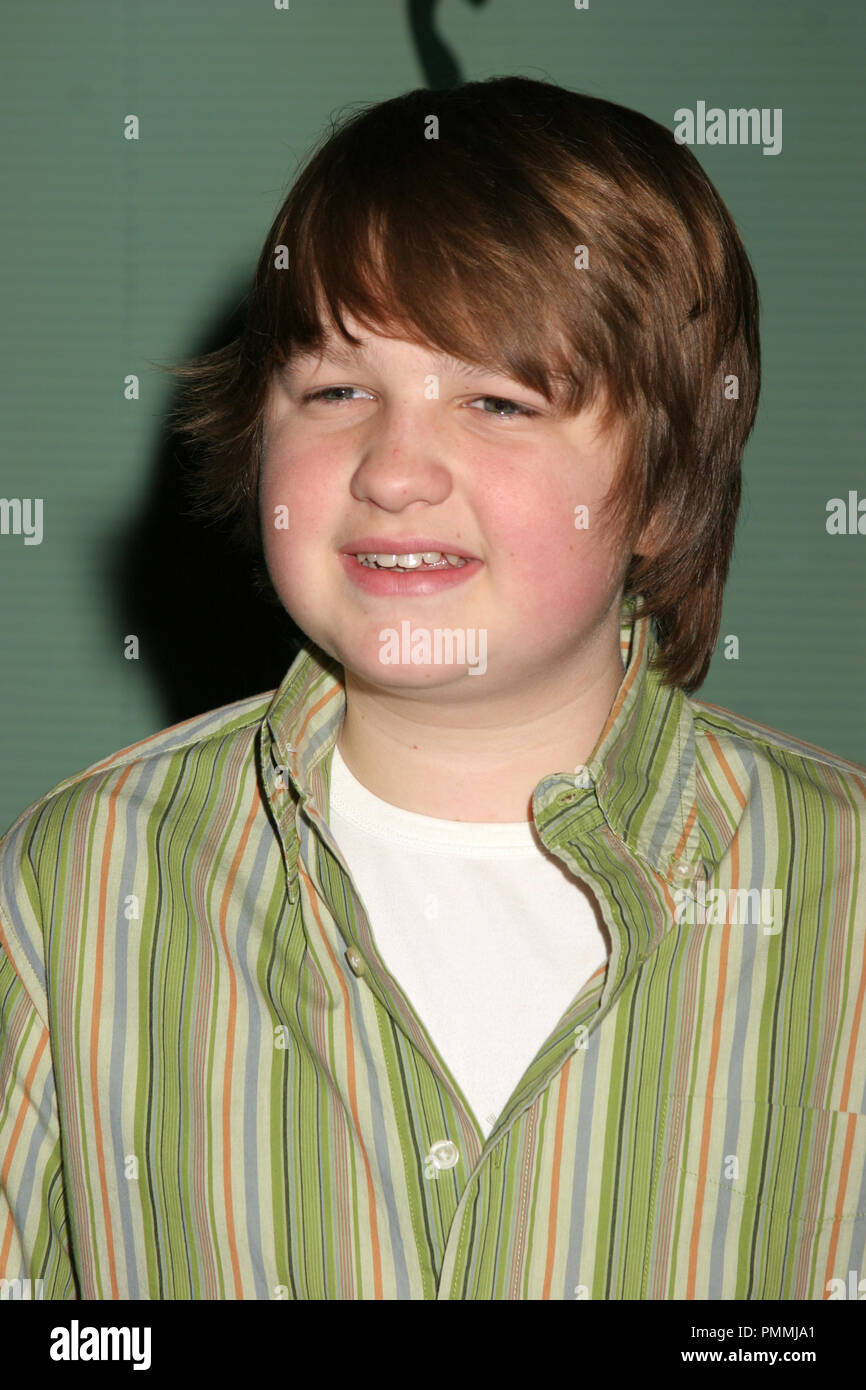Angus jones half men hi-res stock photography and images - Alamy
