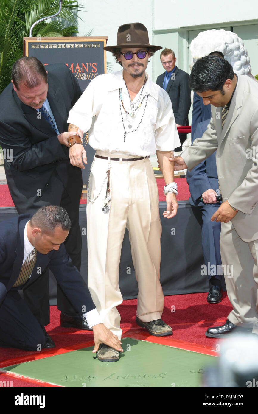 09/16/05 Johnny Depp Hand and Footprint Ceremony @GRAUMAN'S CHINESE ...