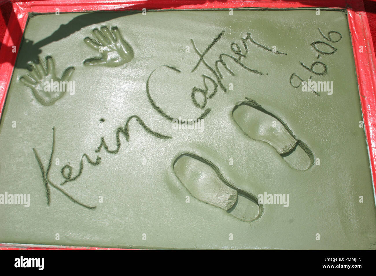 09/06/06 KEVIN COSTNER HANDPRINT CEREMONY @ Grauman's Chinese Theater ...