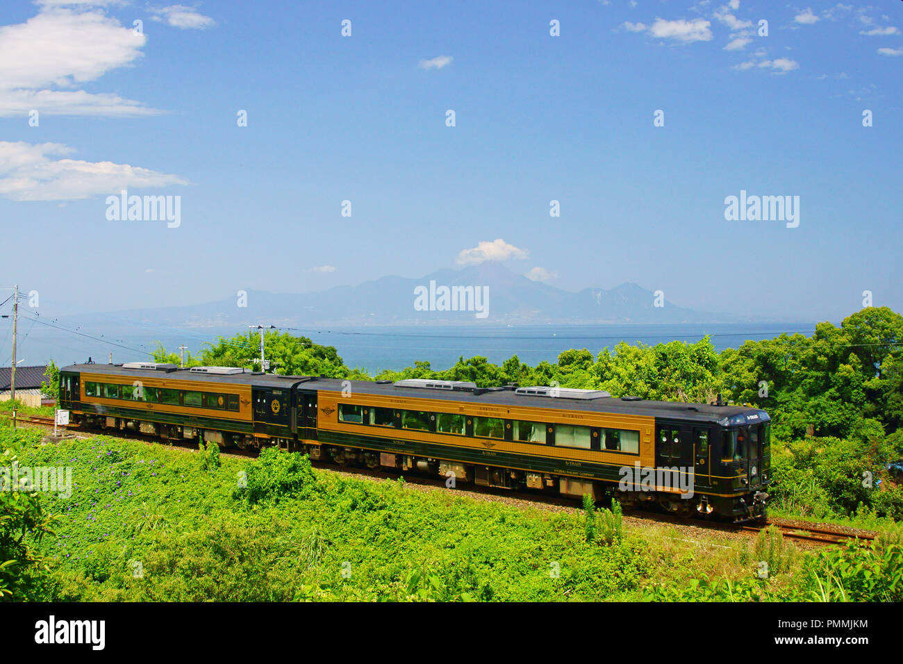 Beach japan train hi-res stock photography and images - Alamy