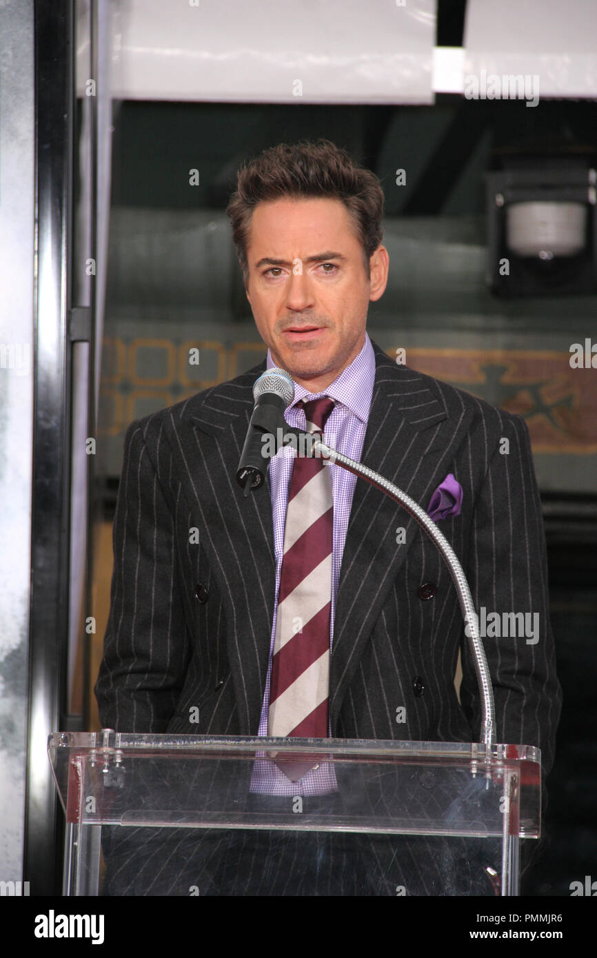 07_ robert downey jr _07 red carpet event hi-res stock photography and ...
