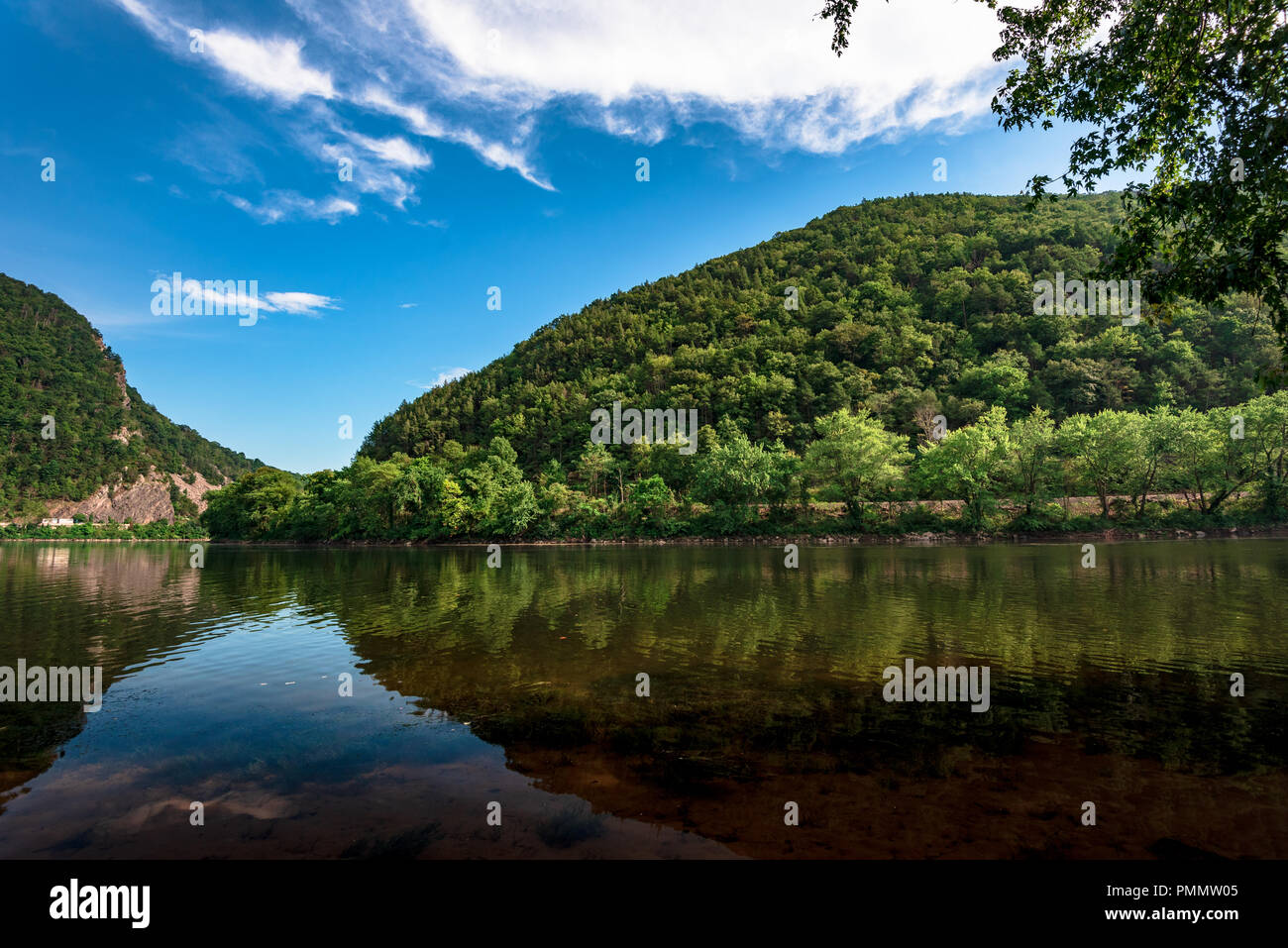 View on the Delaware Water Gap and Delaware River Stock Photo - Alamy