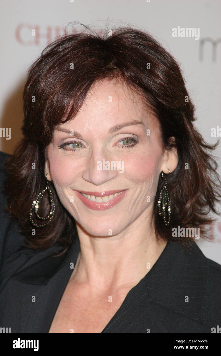 Elizabeth taylor james earl jones hi-res stock photography and images ...