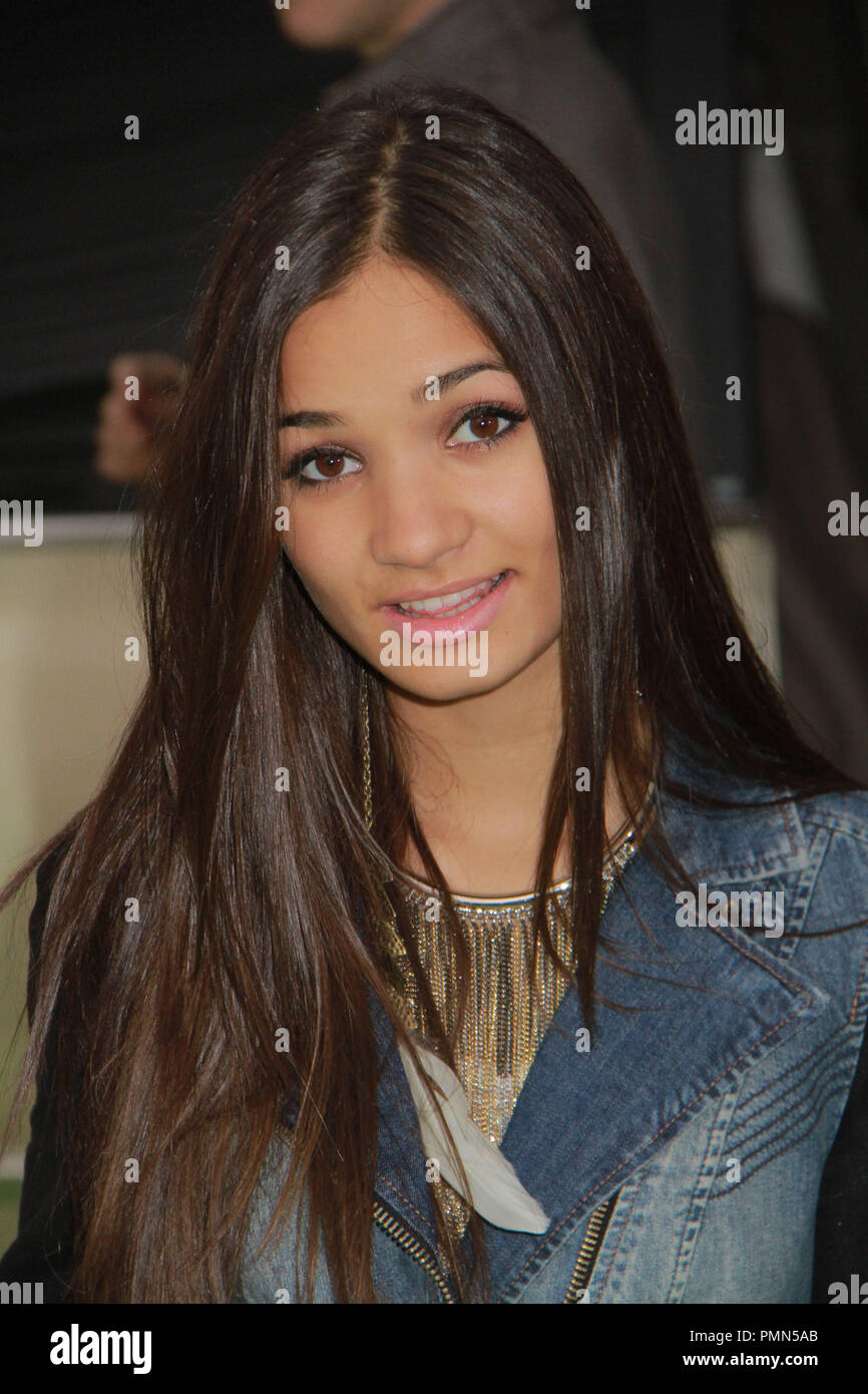 Pia Mia Perez 11/12/2011 "Muppets" Premiere held at El Capitan Theater ...