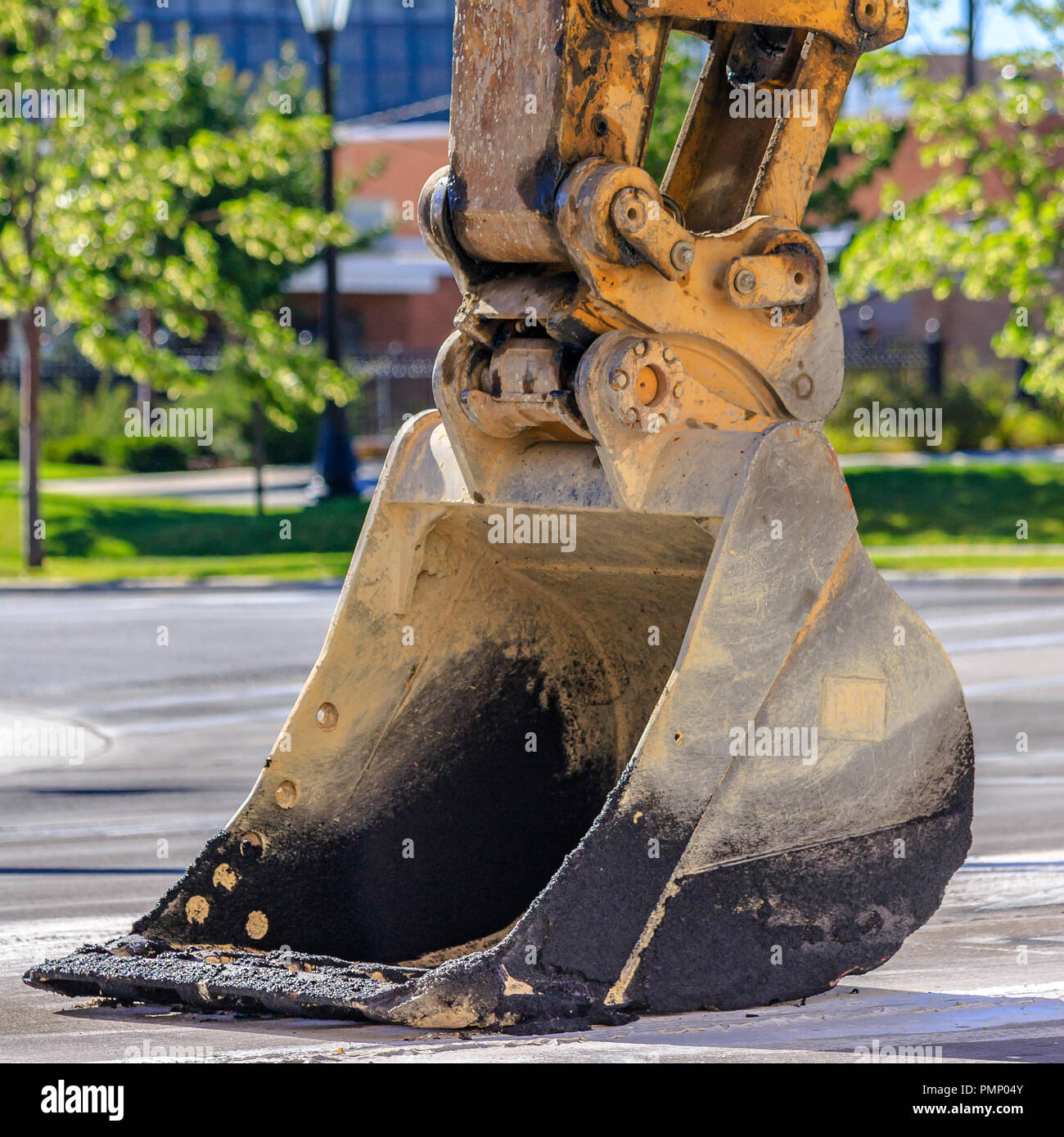 Heavy duty hinge hi-res stock photography and images - Alamy
