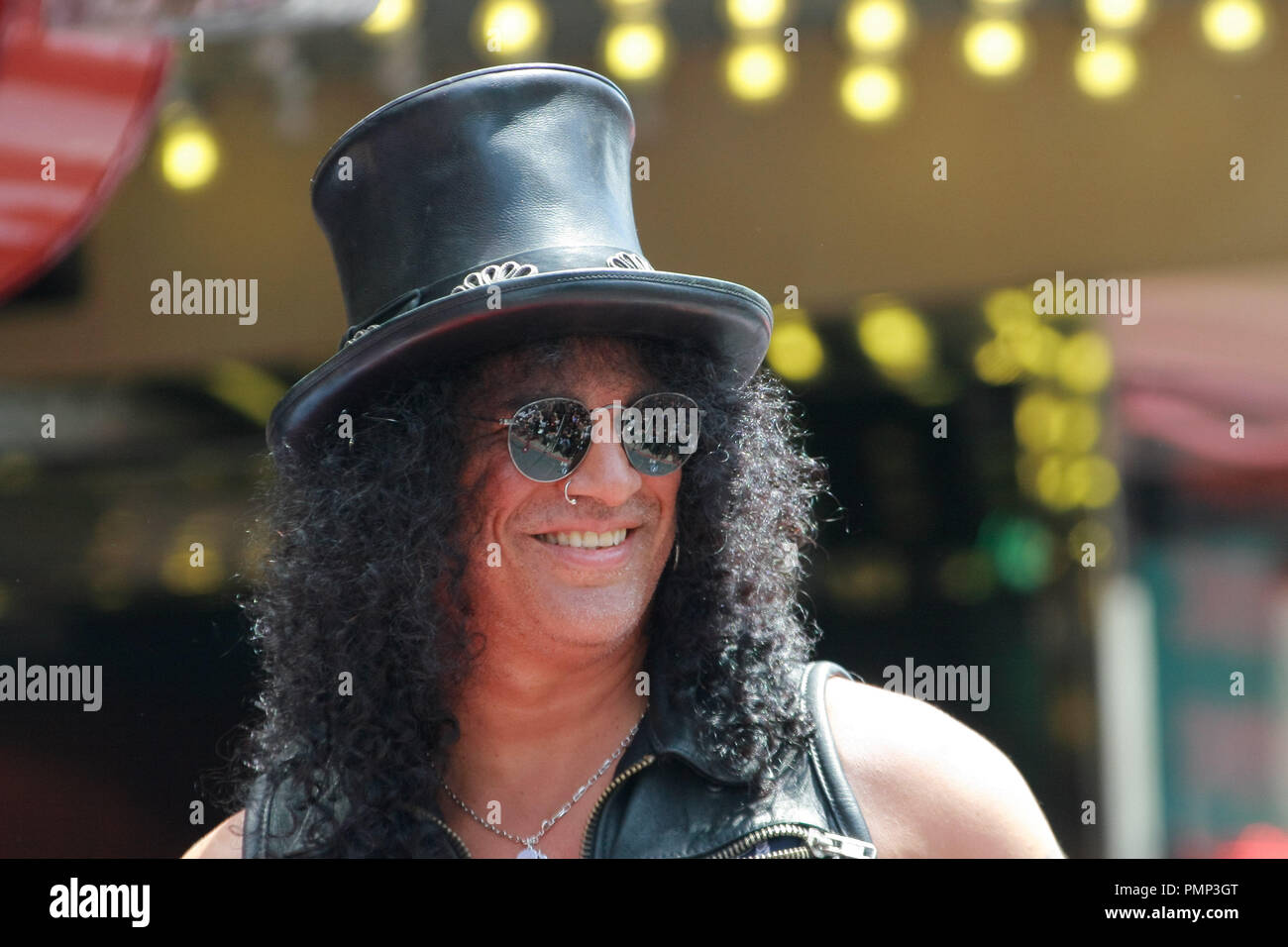 Slash (Saul Hudson) at the Hollywood Chamber of Commerce ceremony to ...