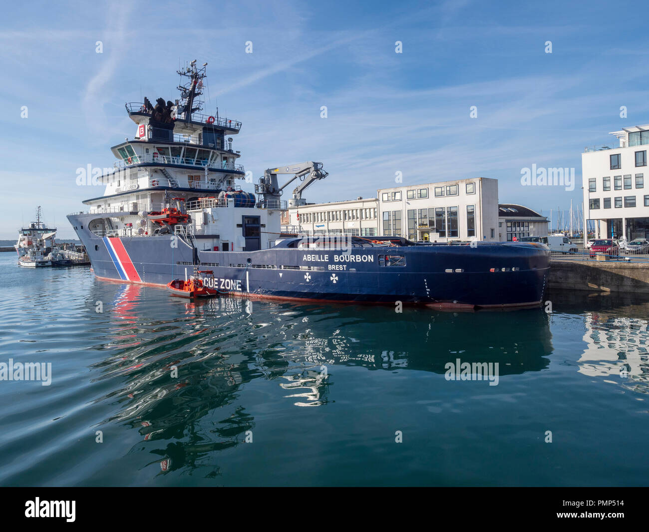 Towing vessel hi-res stock photography and images - Alamy