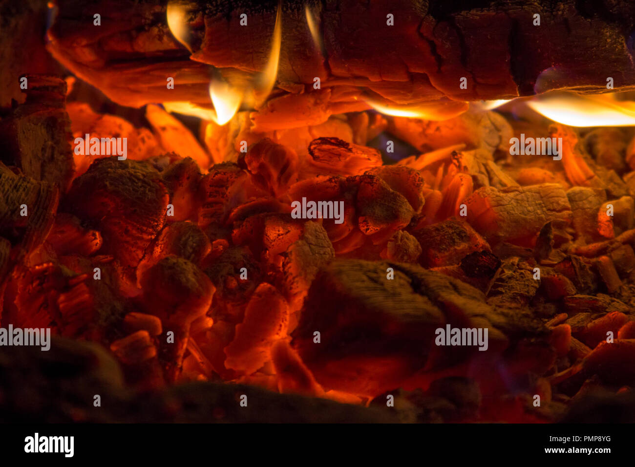 Glowing coal fire hi-res stock photography and images - Alamy
