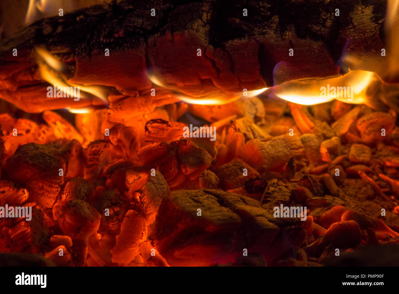Glowing coal fire hi-res stock photography and images - Alamy