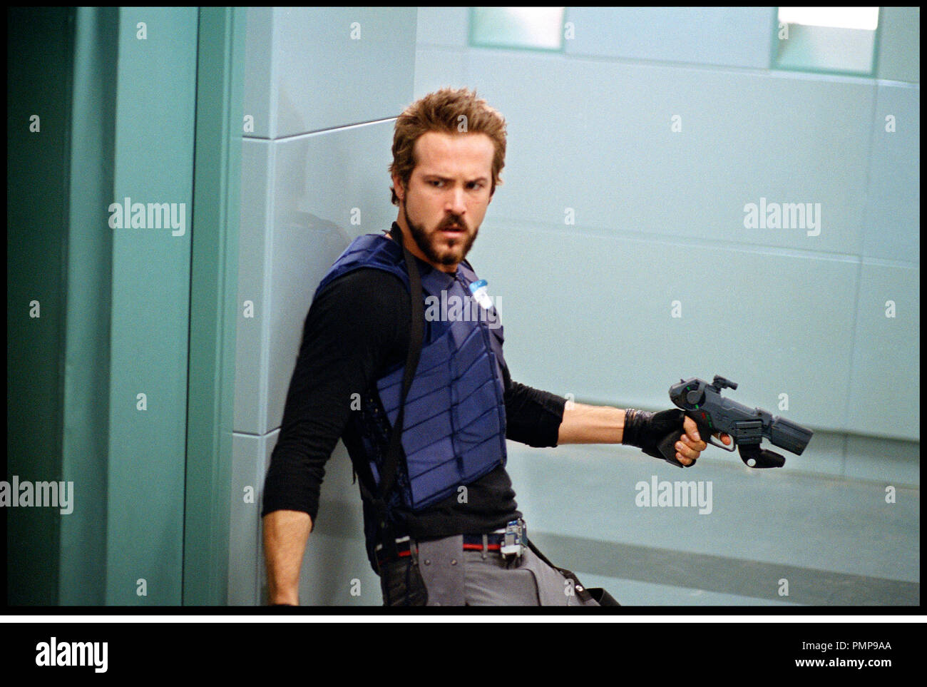 Ryan Reynolds Blade Trinity Stock Photos & Ryan Reynolds Blade Trinity ...
