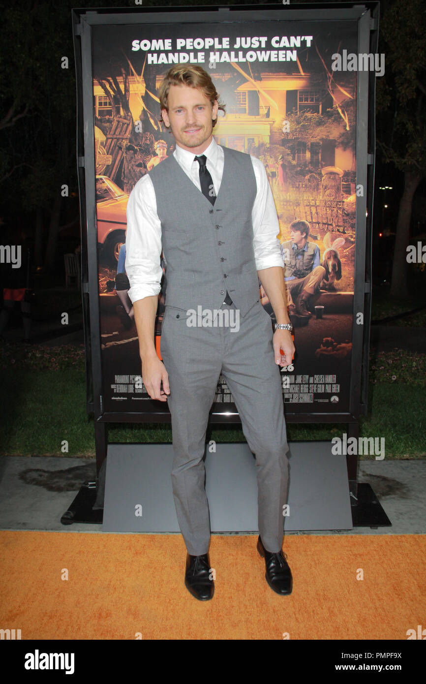 Josh Pence 10/25/2012 "Fun Size" Premiere held at Paramount Theater in ...