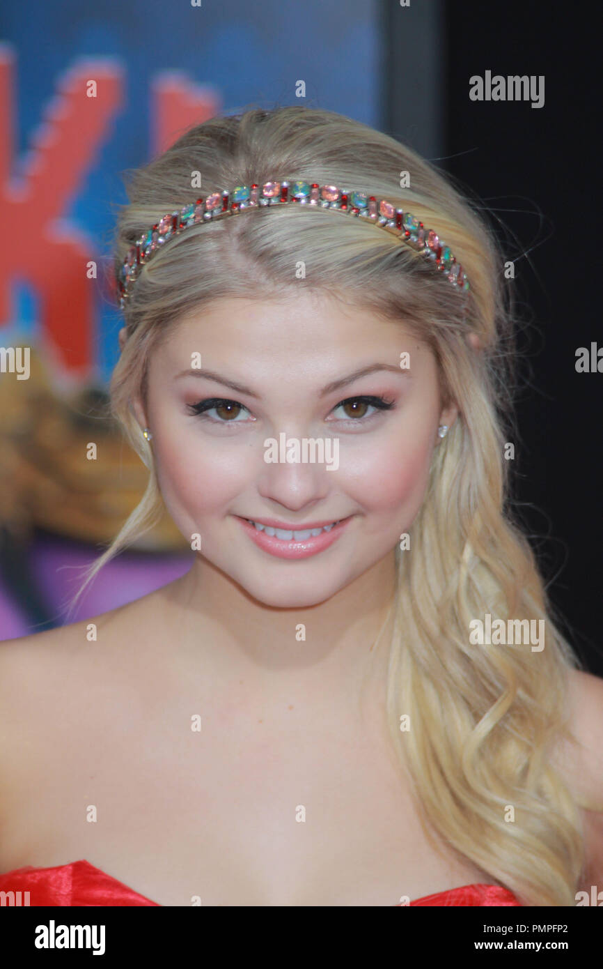 Stephanie Scott 10/29/2012 "Wreck-It Ralph" Premiere held at El Caputan ...