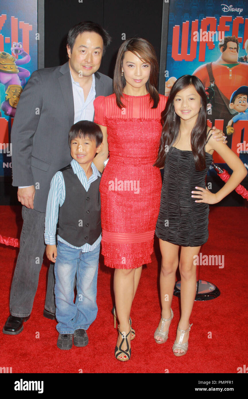 Ming na and family hi-res stock photography and images - Alamy