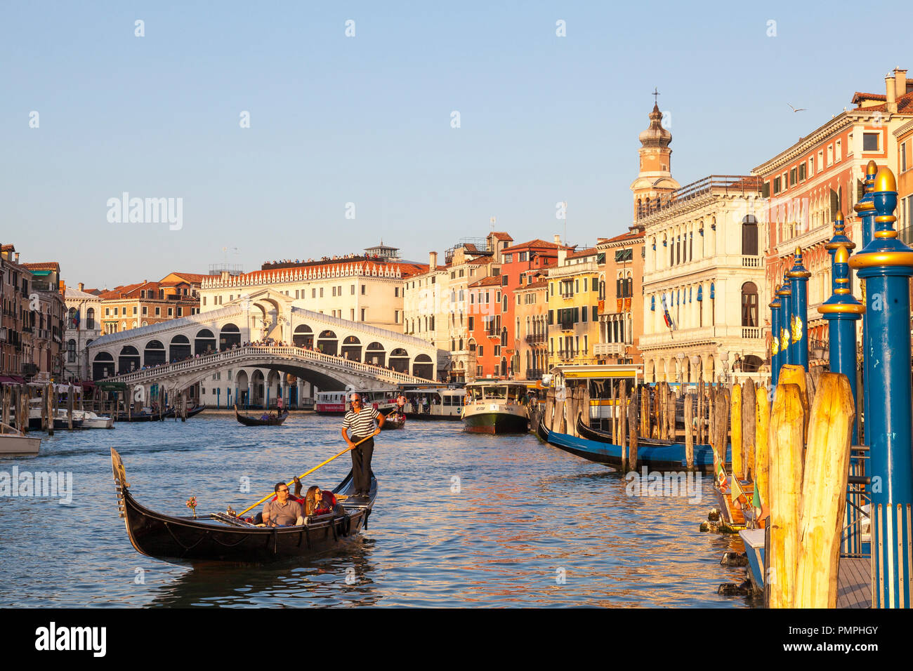 Sunset gondola boats grand canal hi-res stock photography and images ...
