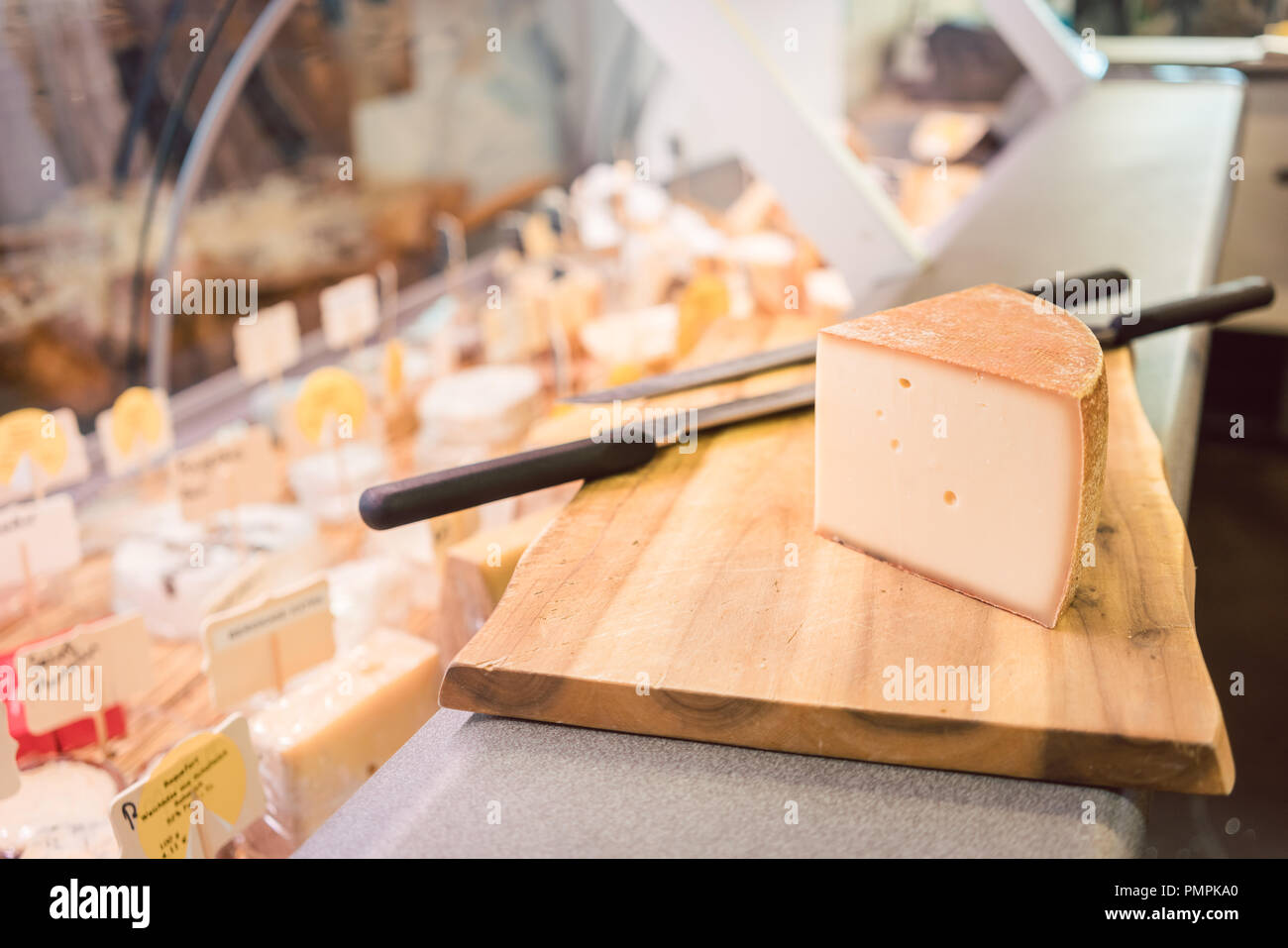 Deli counter hi-res stock photography and images - Alamy
