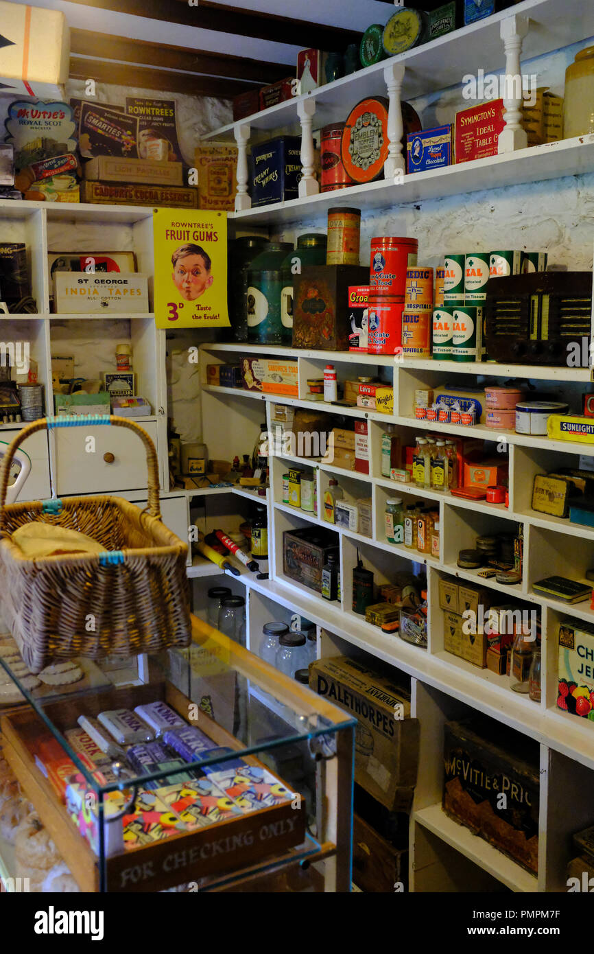 Convenience store uk inside hi-res stock photography and images - Alamy