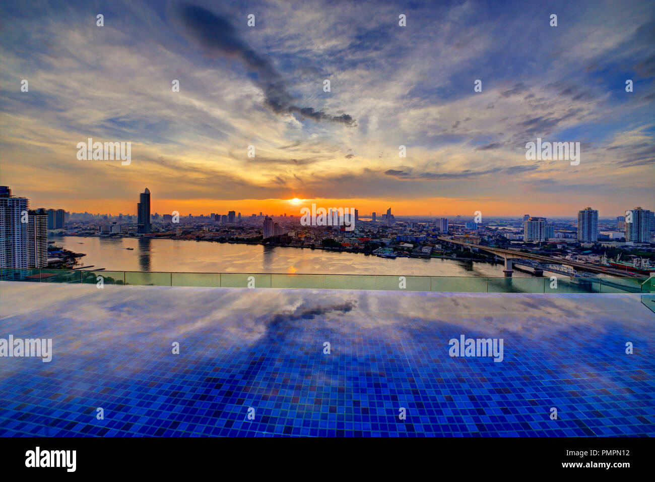Sunrise over Infinity Pool of Avani Hotel, Bangkok Stock Photo - Alamy