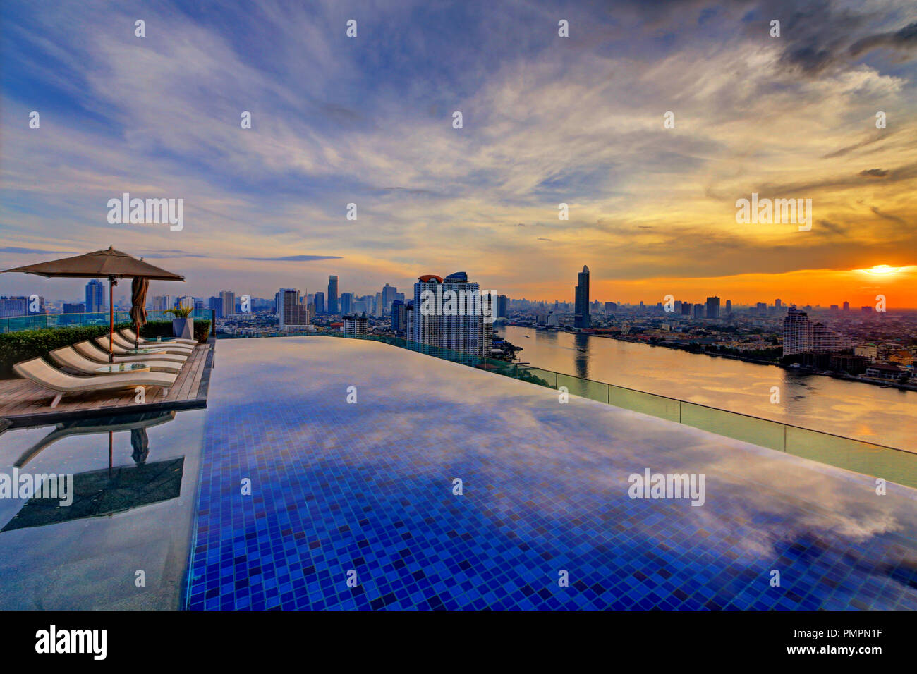 Travel infinity pool hi-res stock photography and images - Alamy