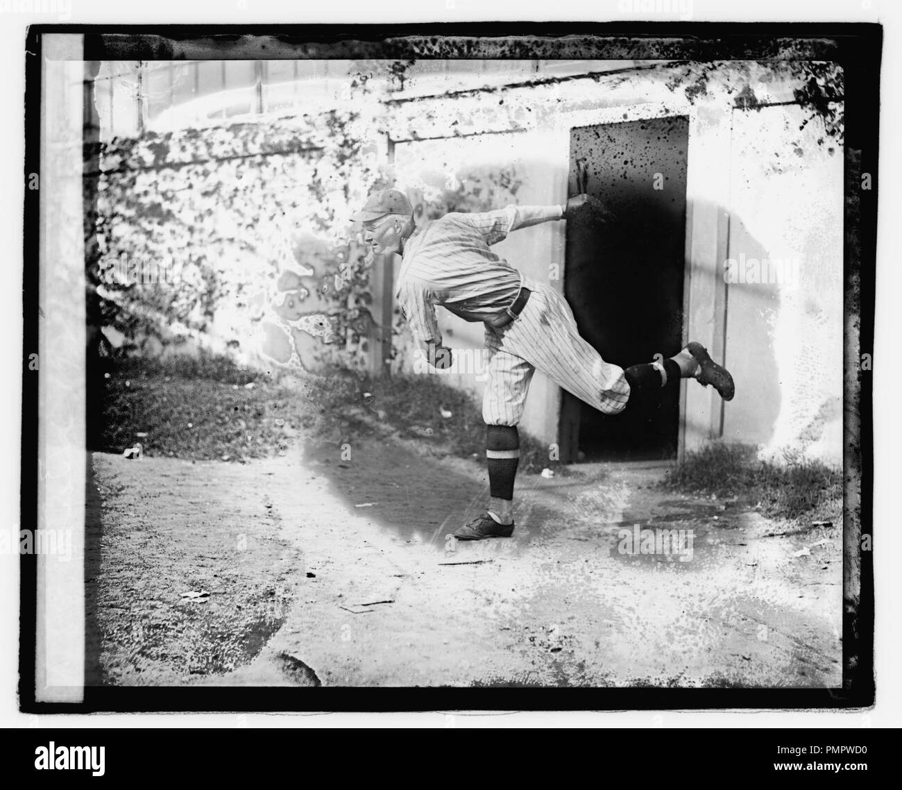 Bird 1921 Black and White Stock Photos & Images - Alamy