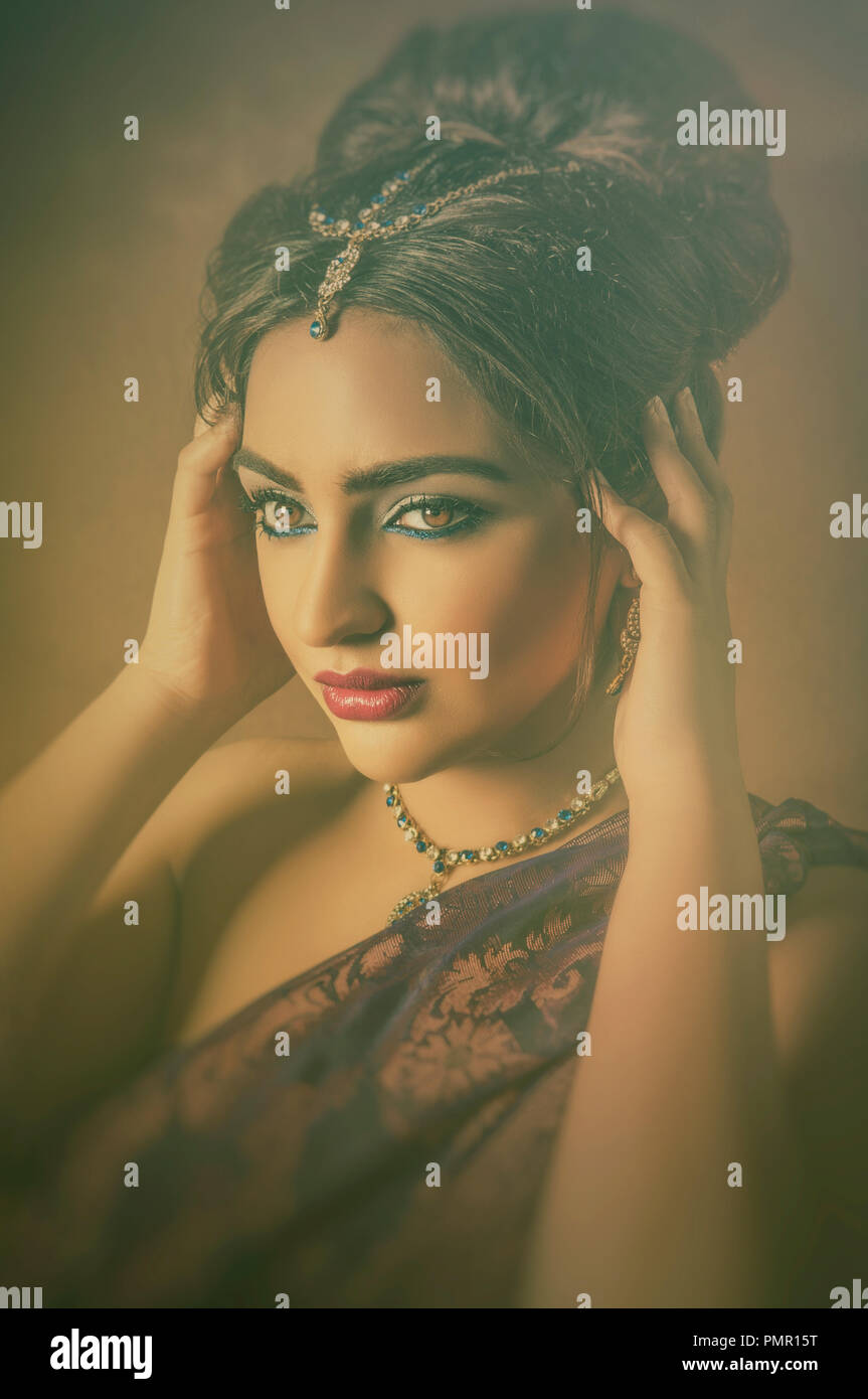 Indian womans hands hi-res stock photography and images - Alamy